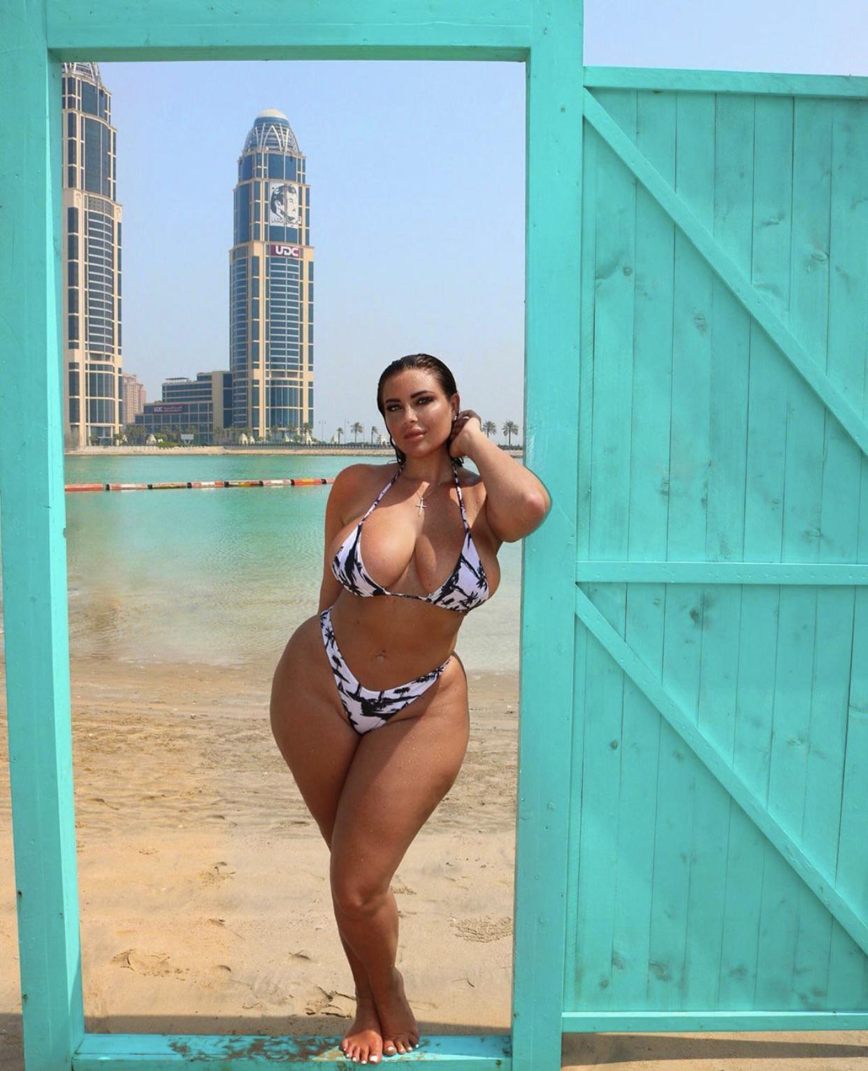 Open door | Scrolller