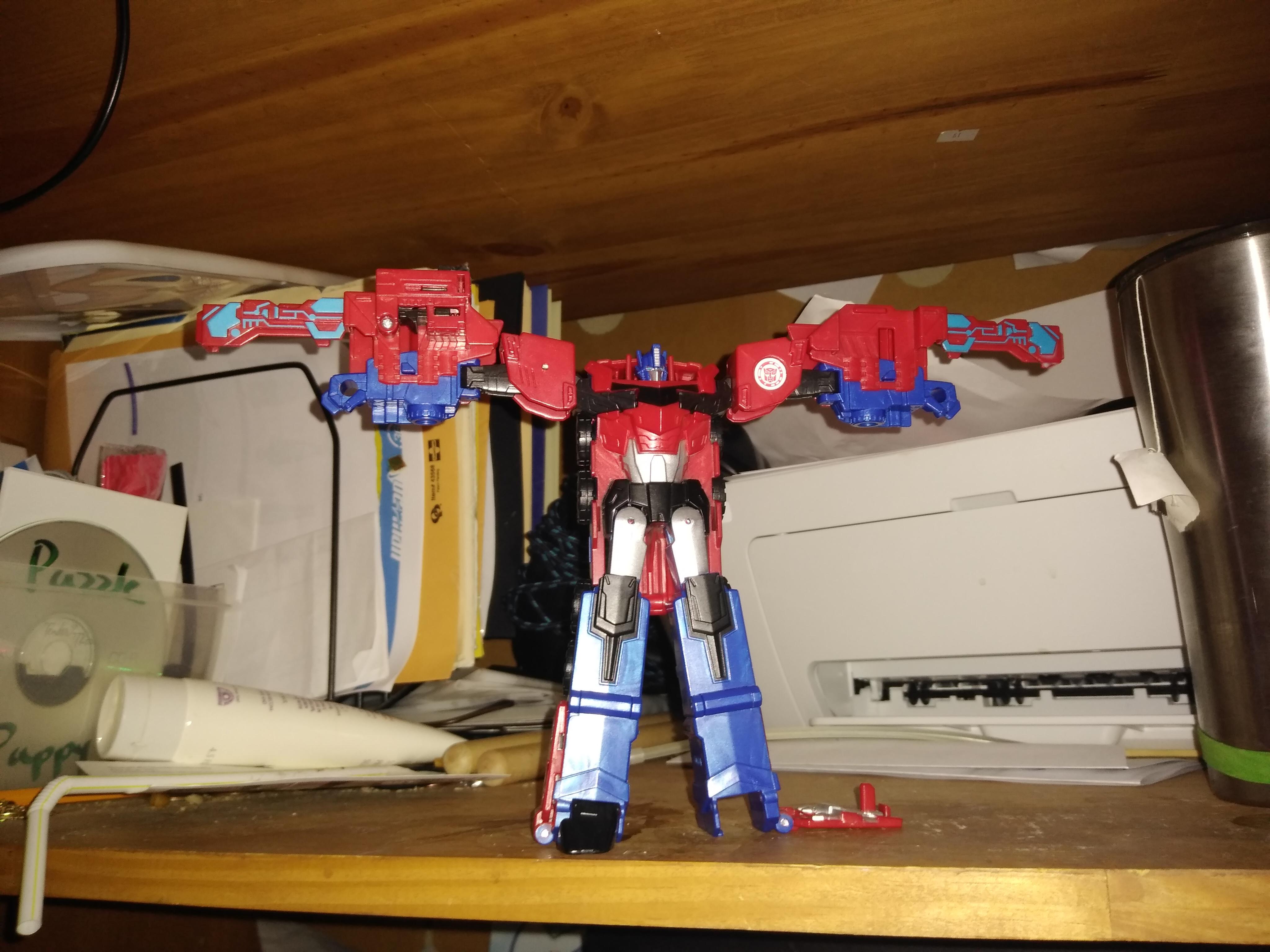 Optimus Prime casually aserting dominace | Scrolller