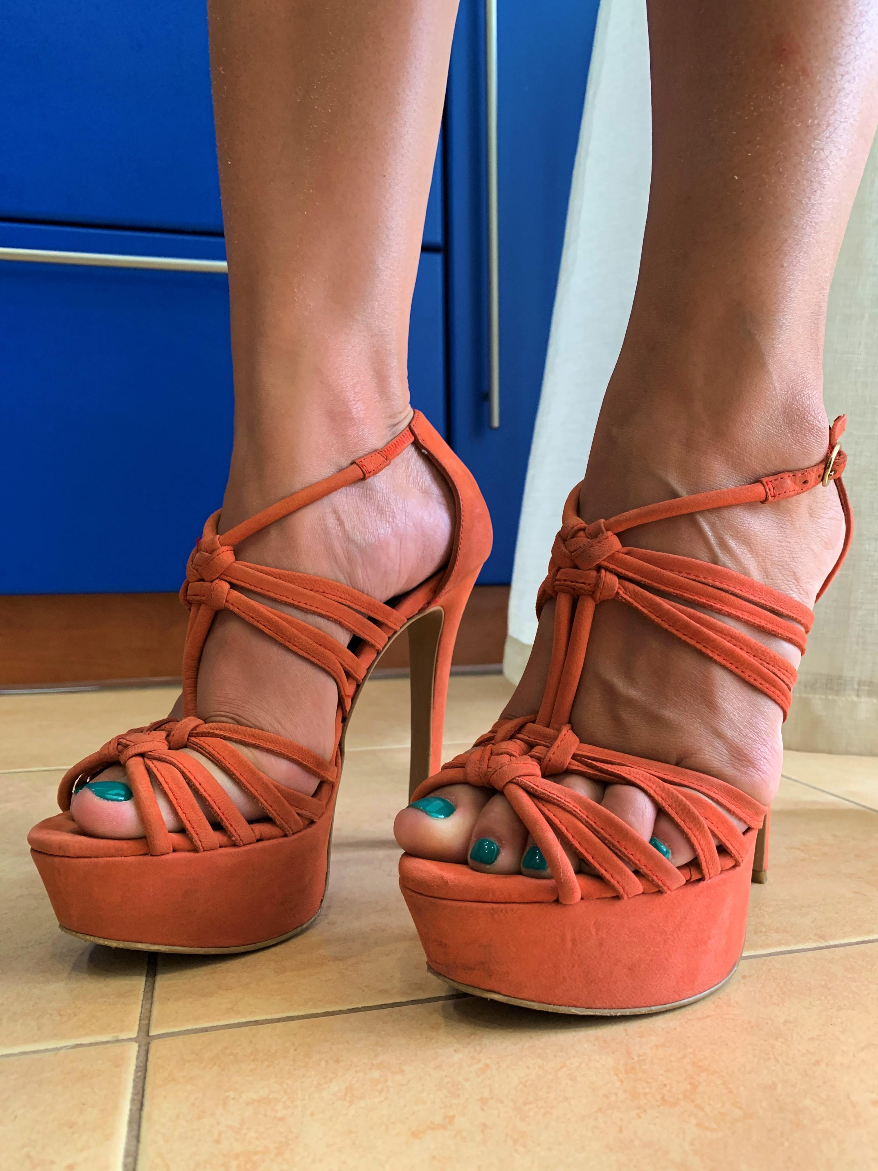 Orange mood for my feet🍑👠💋🔥 | Scrolller