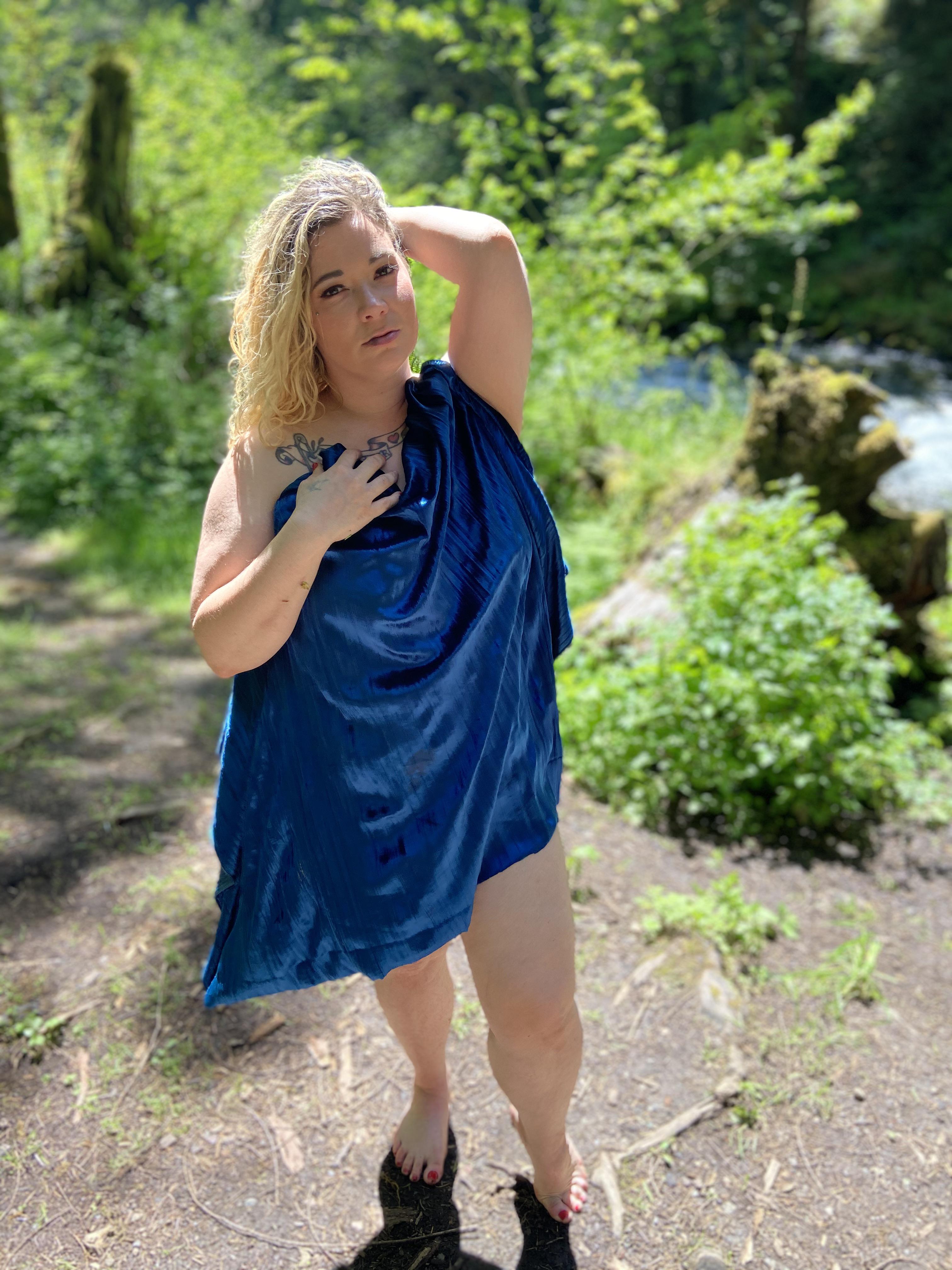 Oregon Thicc Babe in Mt. Hood National Forest | Scrolller