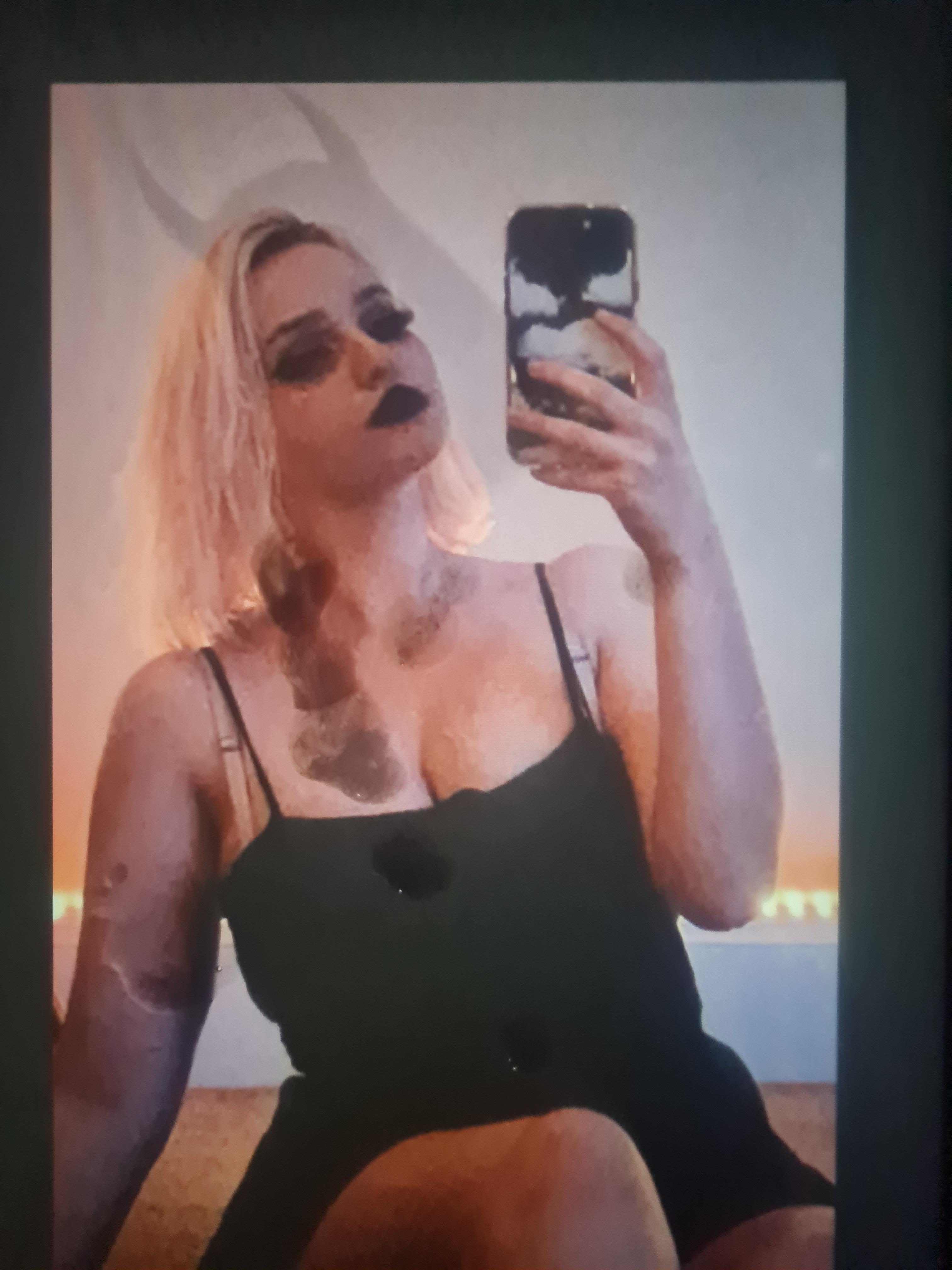 Our queen made me bust a huge nut | Scrolller