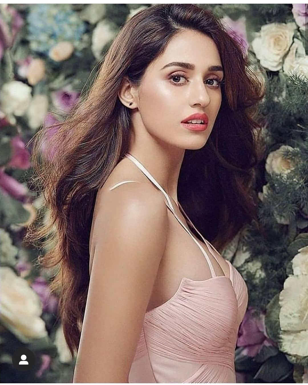 Our Queen teasing us with that side boob. | Scrolller