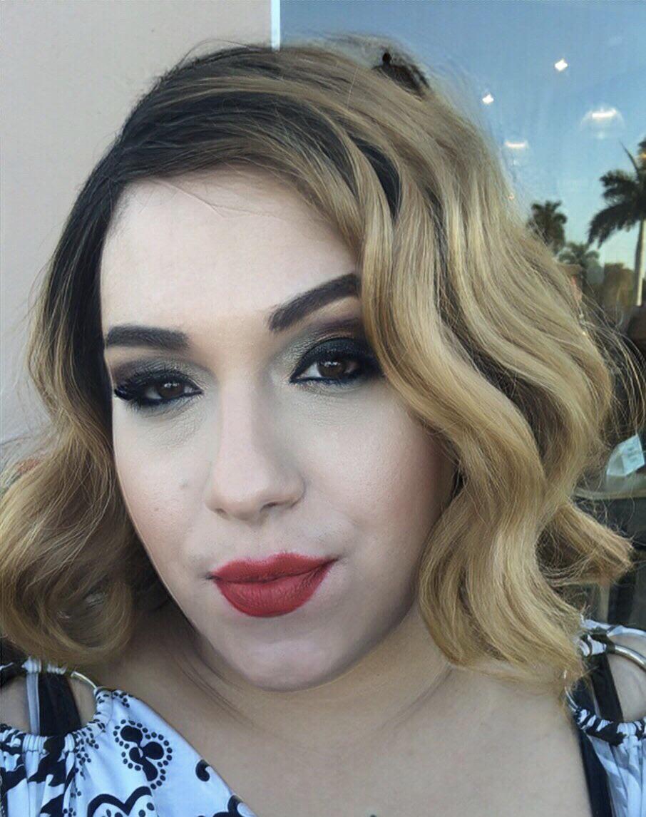 Out on the town looking like a snack lol!!! 💙💗🤍💗💙🌈 | Scrolller