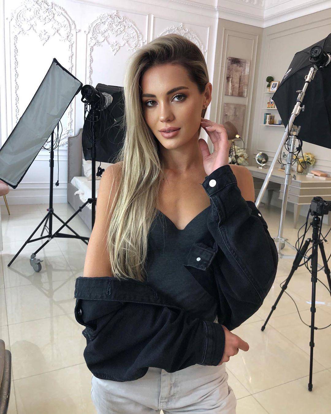 Outstanding | Scrolller