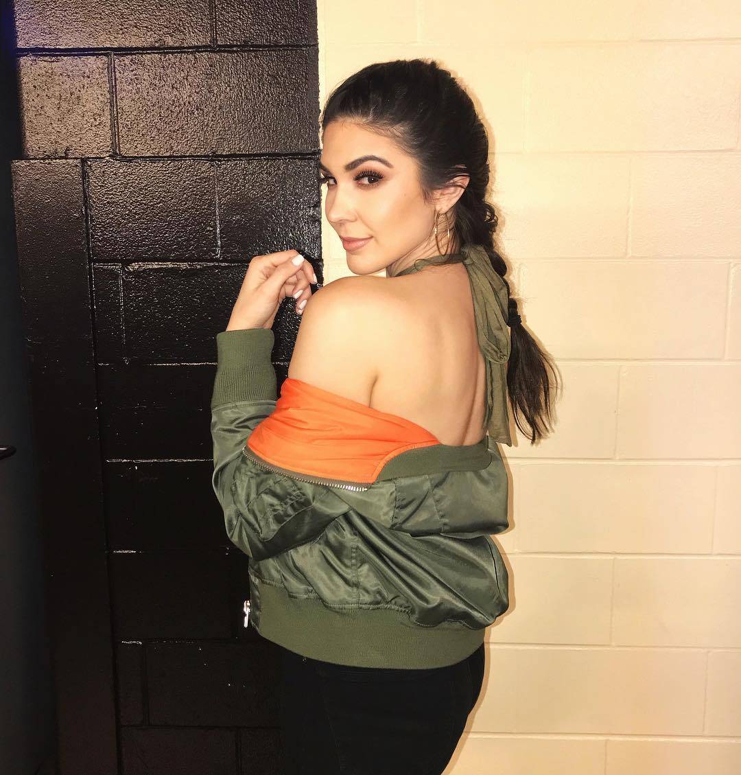 Over the shoulder | Scrolller