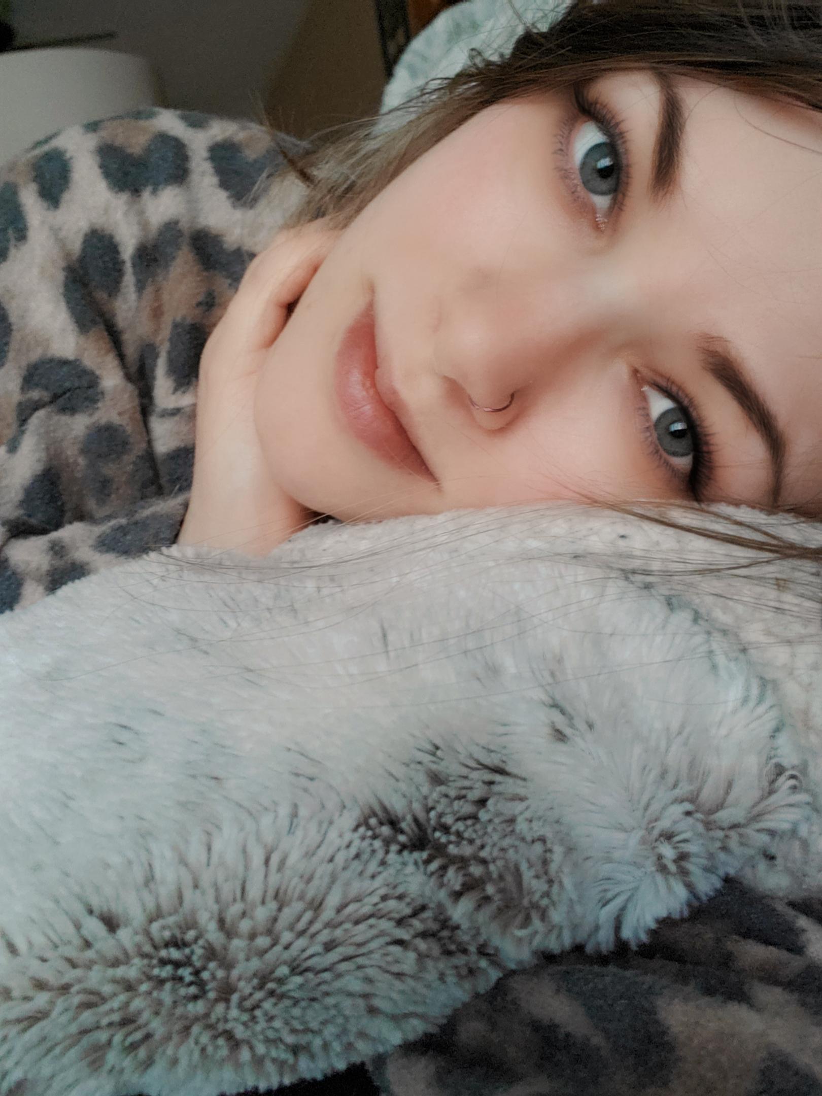 oversized sweaters and naps. 🌻 {0ver 18} | Scrolller