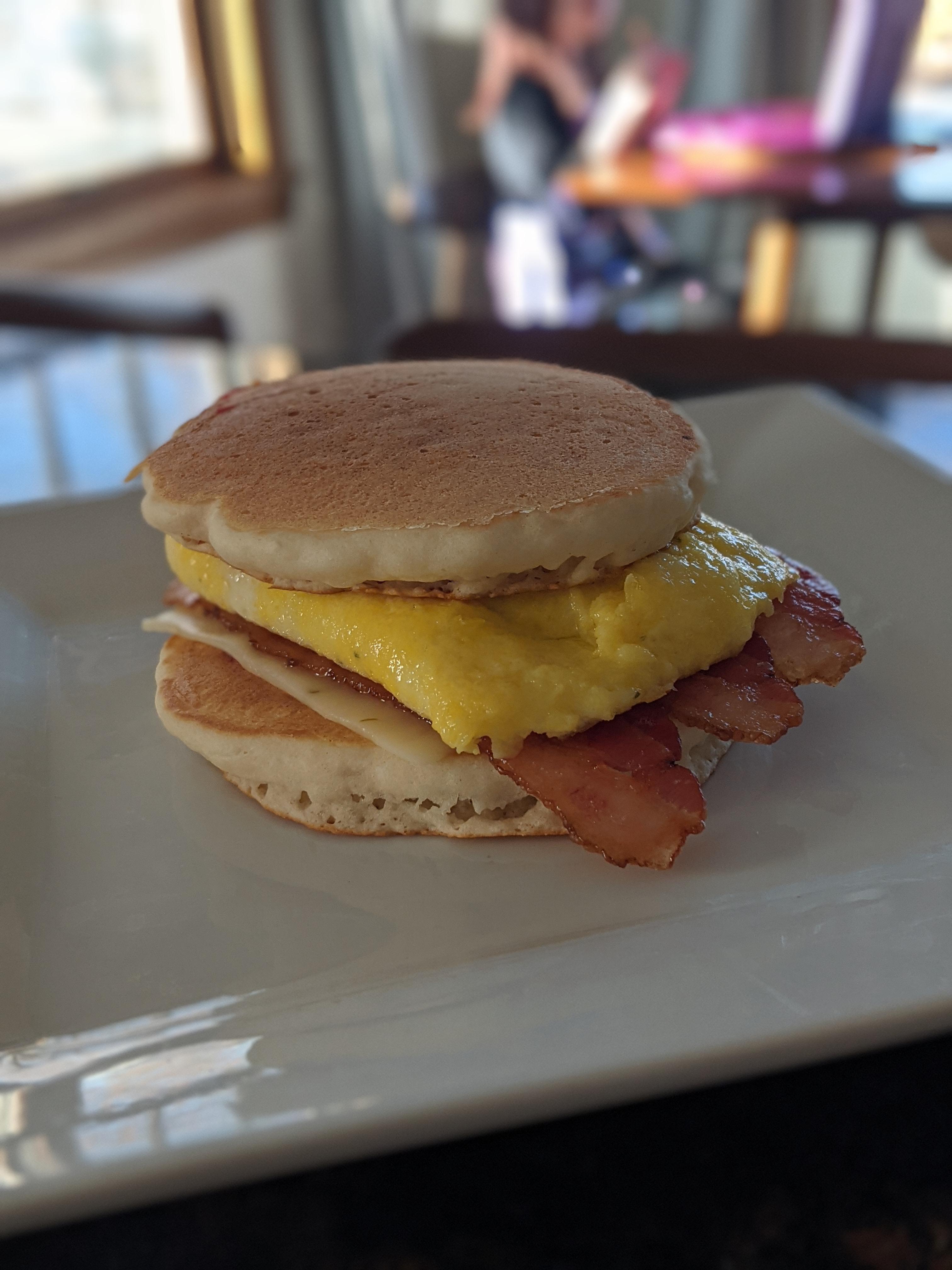 Pancake breakfast sandwich 😋 | Scrolller