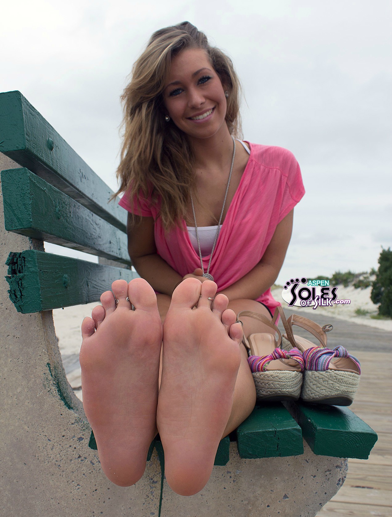 Park Bench | Scrolller