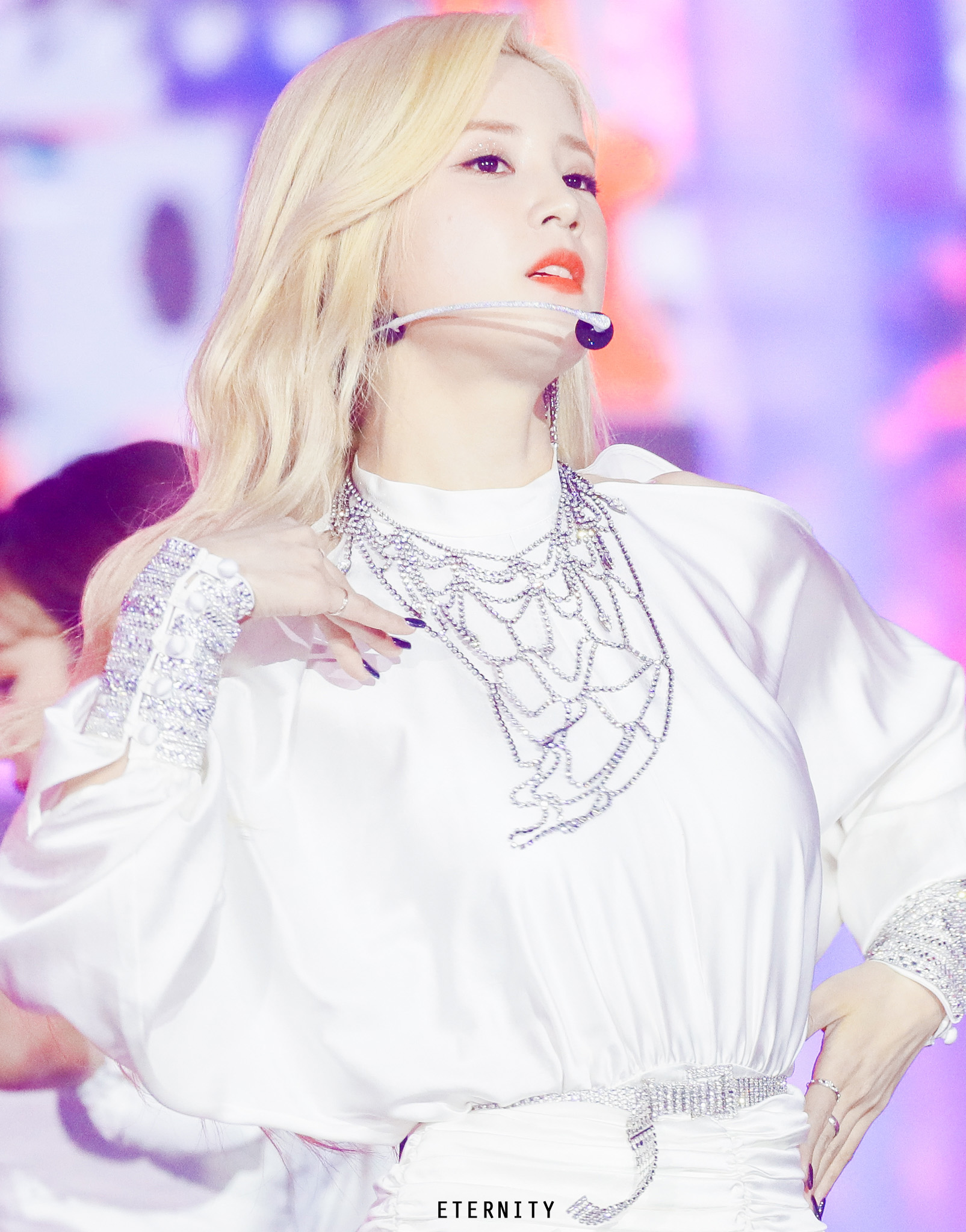 Park Chorong, best leader | Scrolller