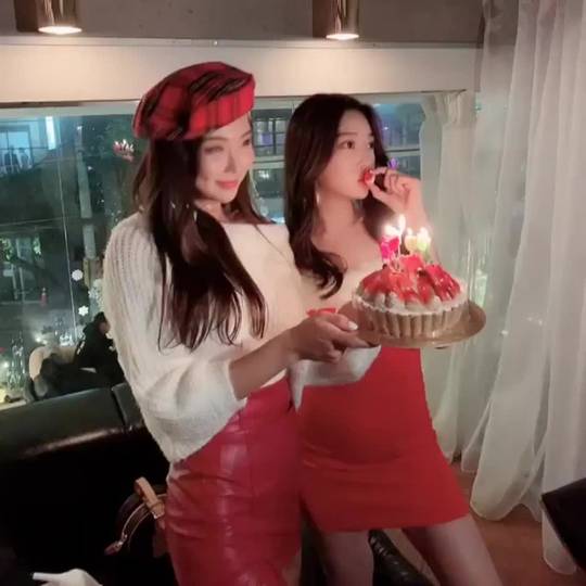 Park Da Hyun & Park Jeong Yoon - 181218 | Scrolller