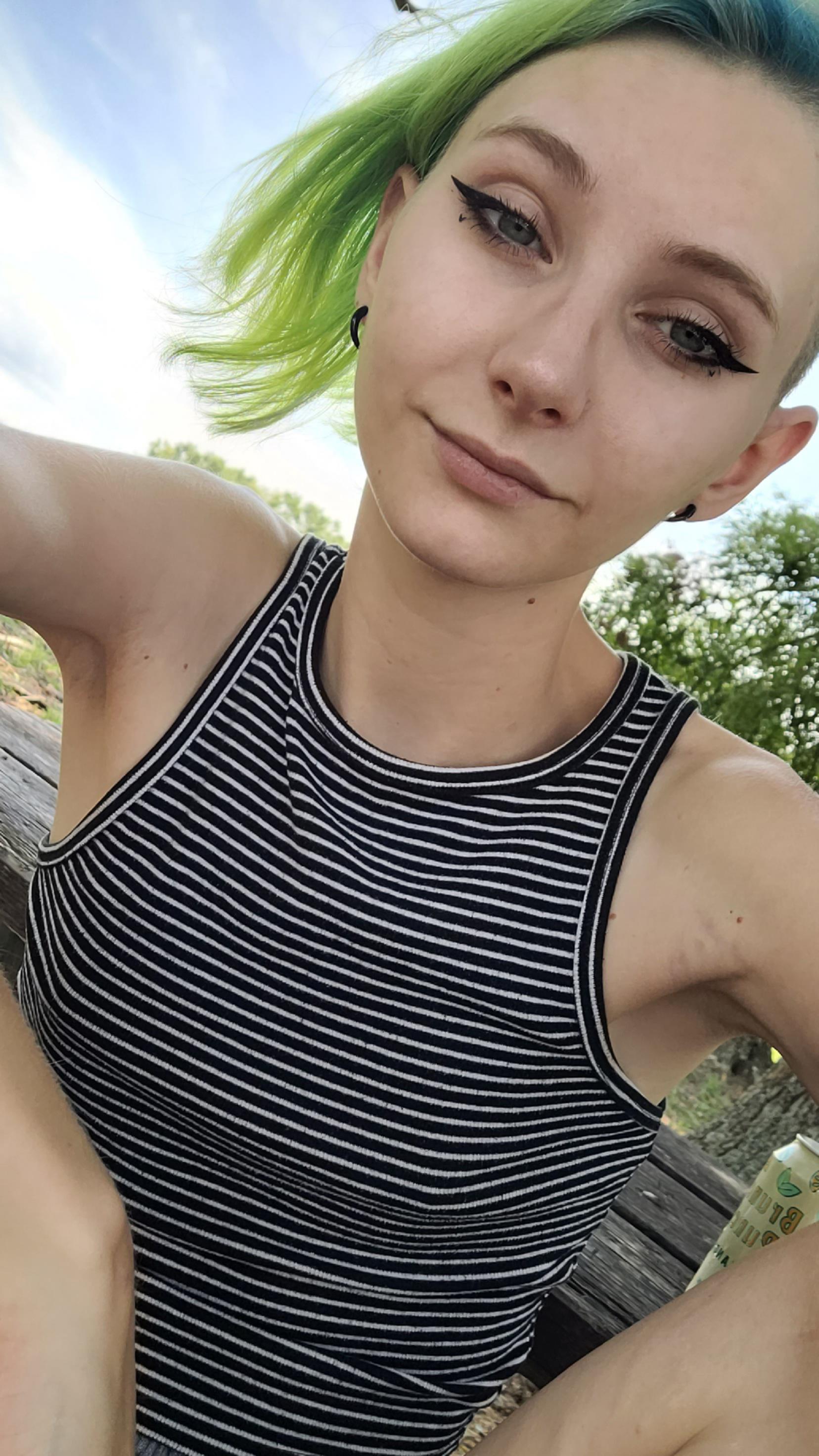 Park Daze 💚 [26f] | Scrolller