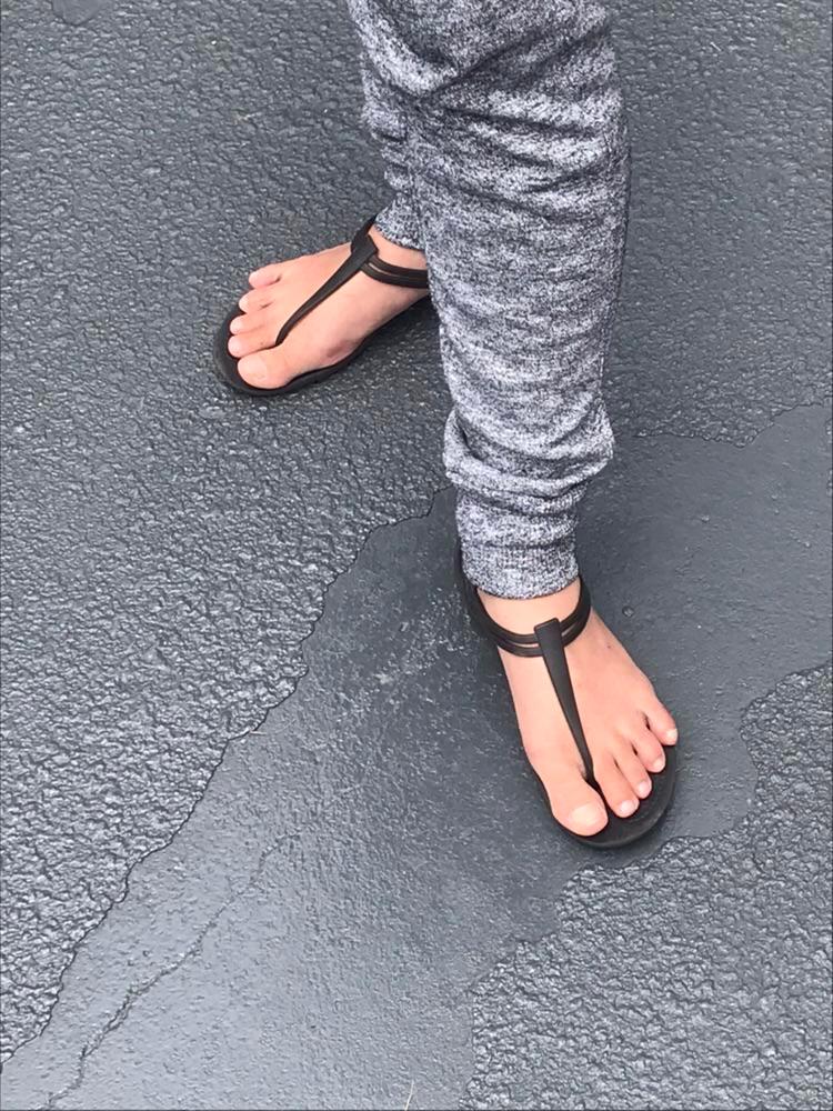 Parking lot candid thong sandals | Scrolller