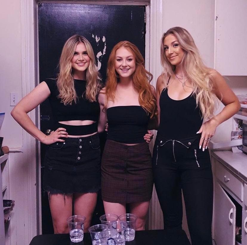 Party babes | Scrolller