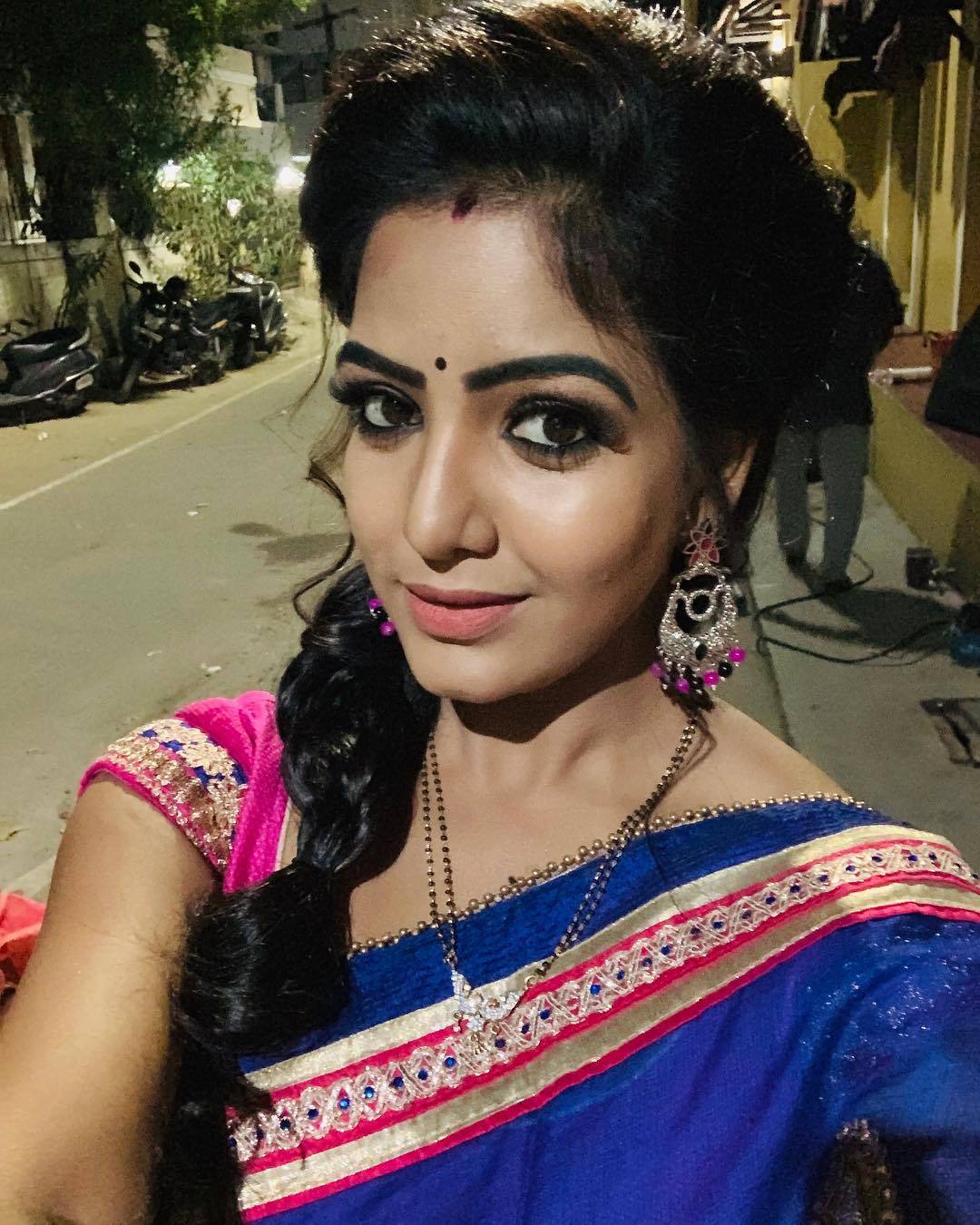 Pavani Reddy Taste Her 😋 Scrolller