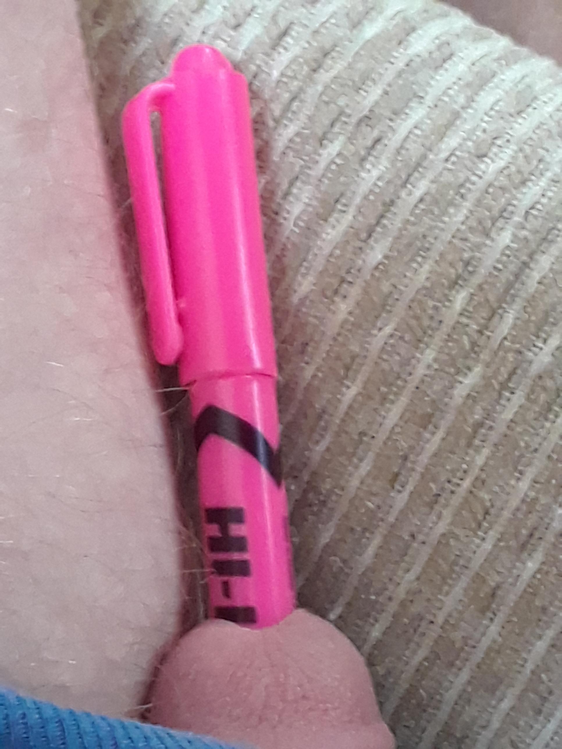 Peaking out to say hi | Scrolller