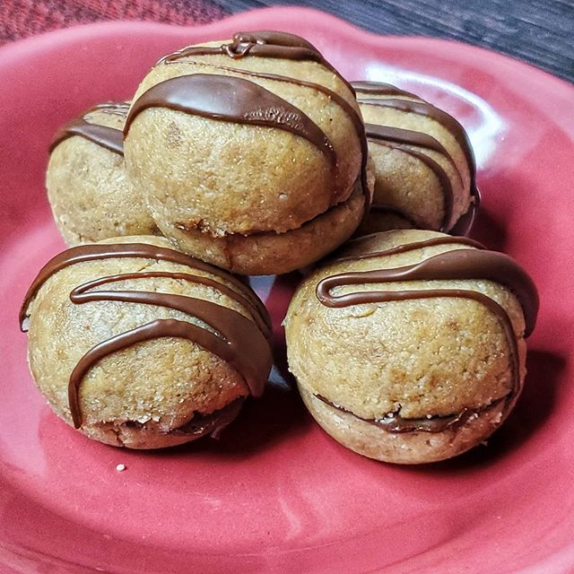 Peanut Butter Fat Bombs 👌 | Scrolller