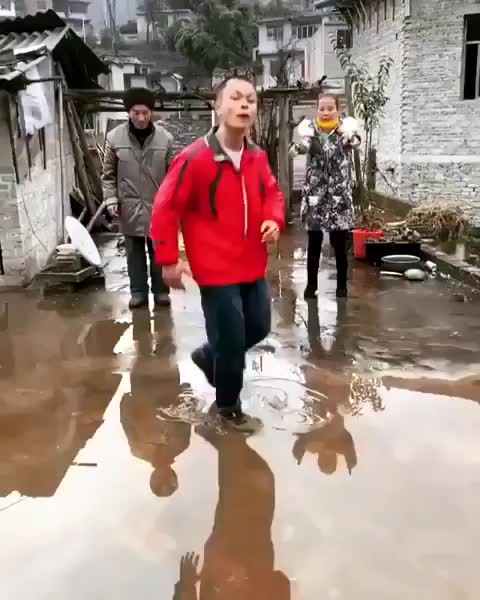 This looks oddly familiar... | Scrolller