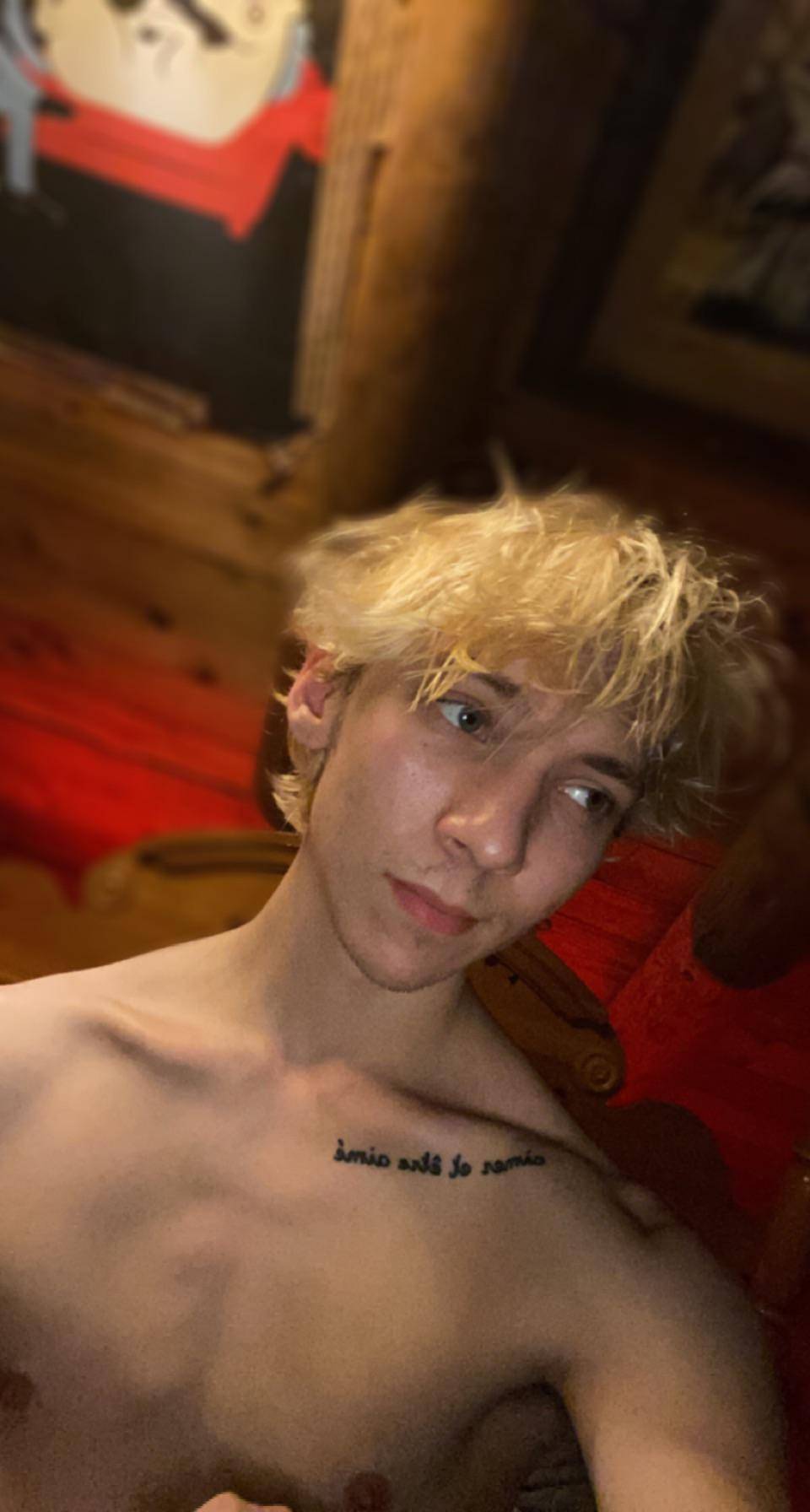 Peep the red light ️ | Scrolller