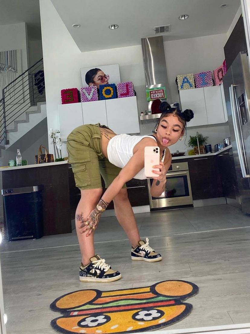 Perfect position | Scrolller