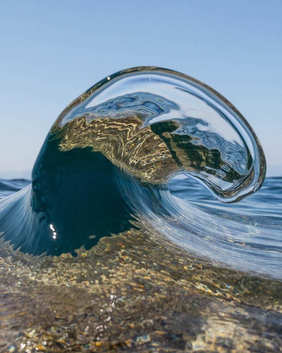 Perfectly timed photo of a wave | Scrolller
