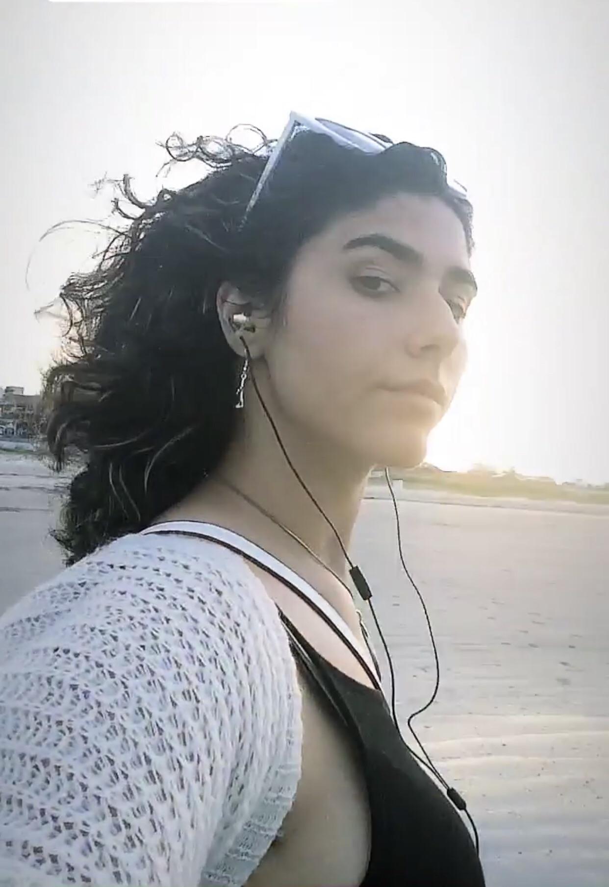 Persian classmate | Scrolller