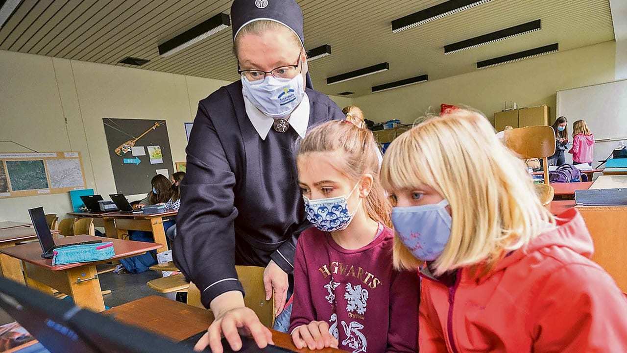 Peter undercover | Scrolller