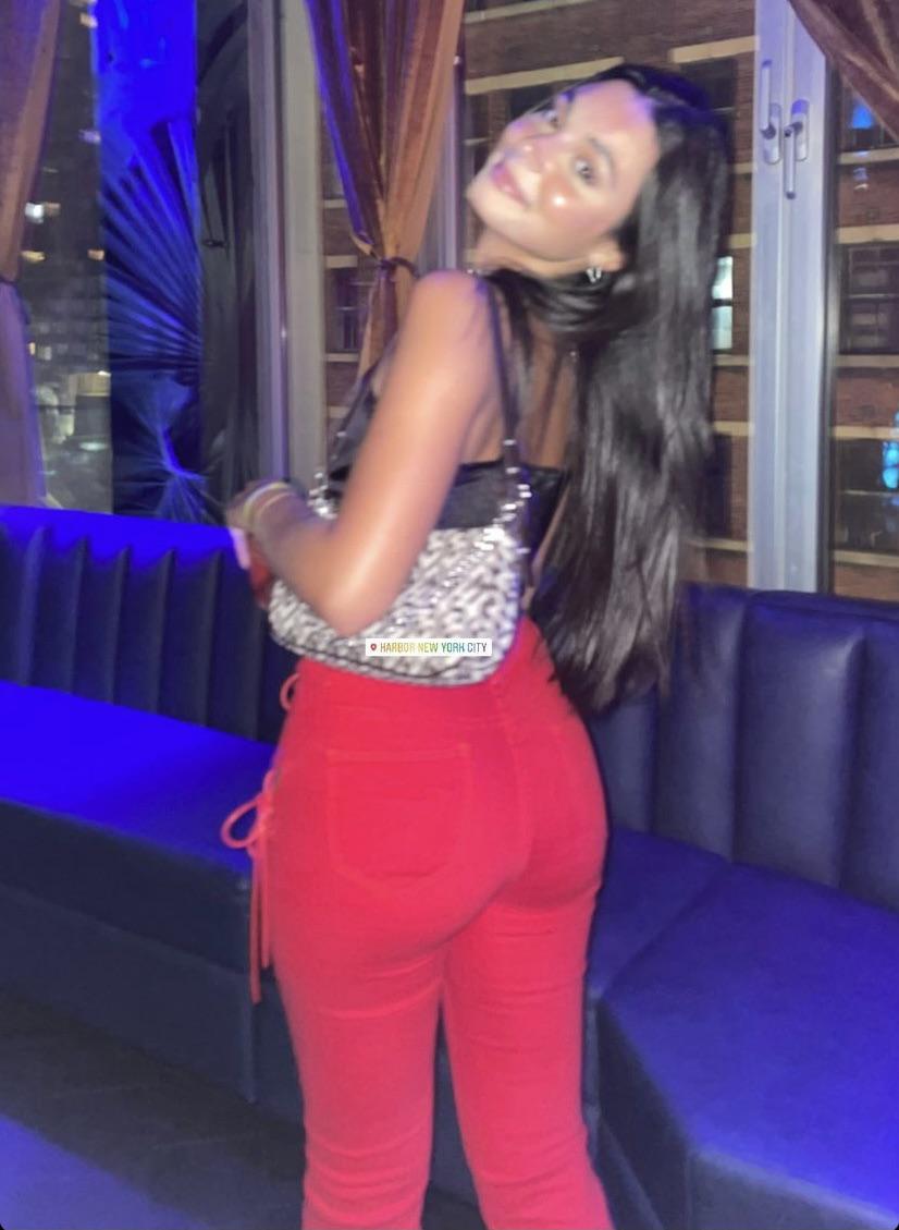 Petite girl but Phat ass (AW) | Scrolller