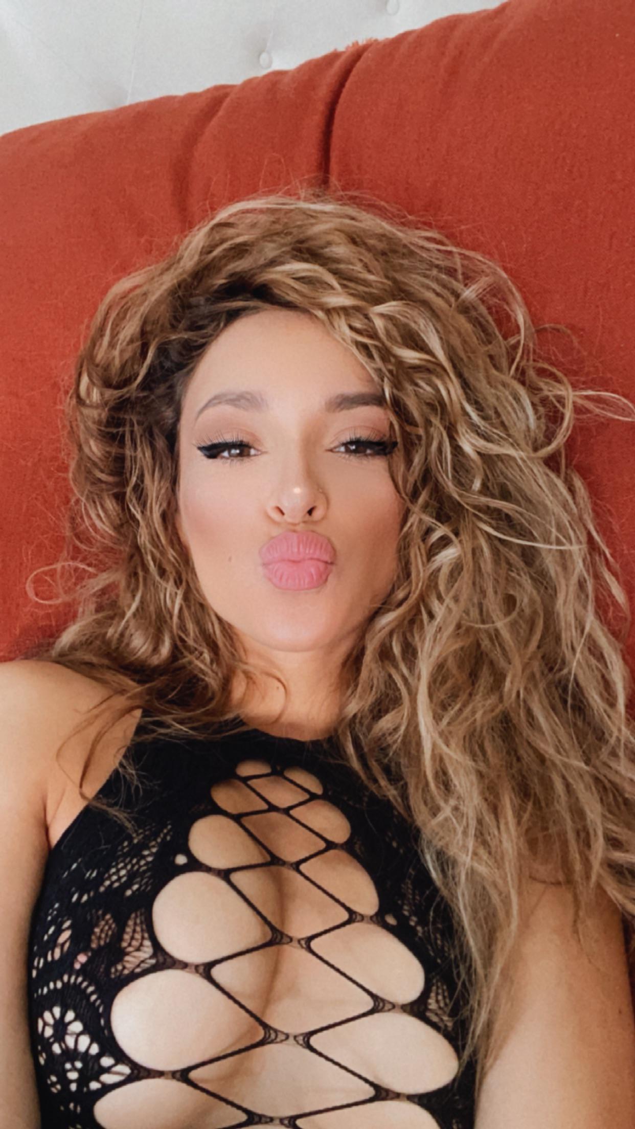 Petite Latinas allowed? | Scrolller