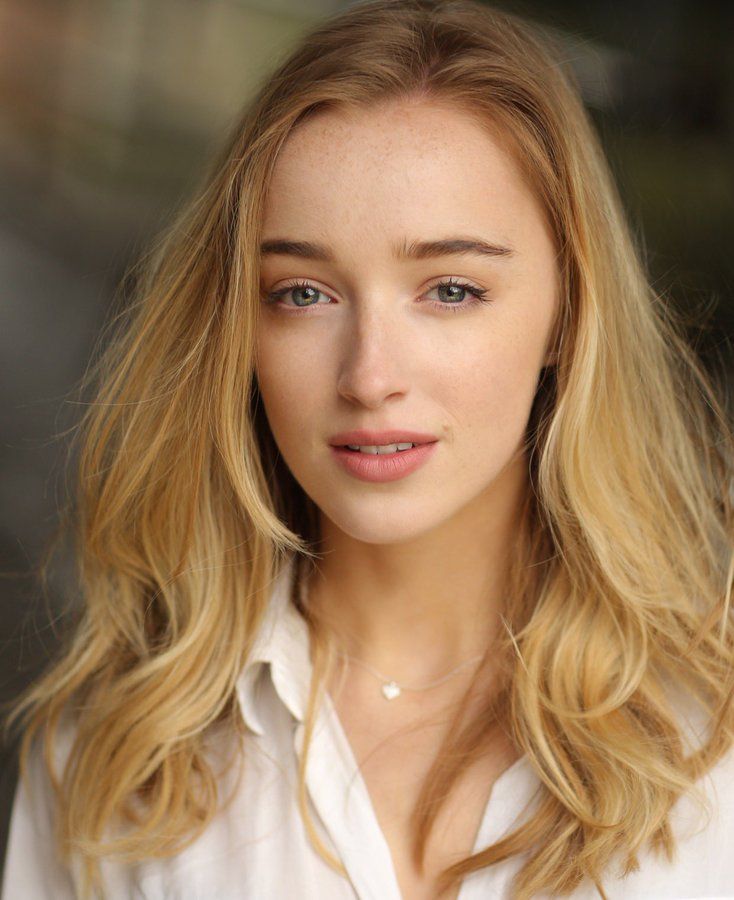 Phoebe Dynevor | Scrolller