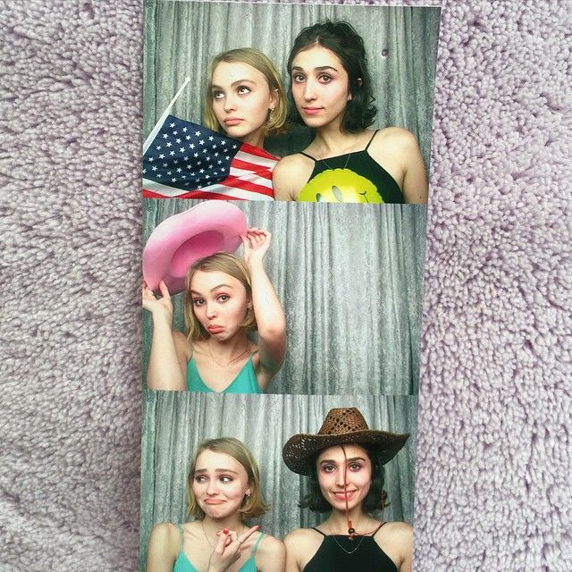 Photobooth. | Scrolller