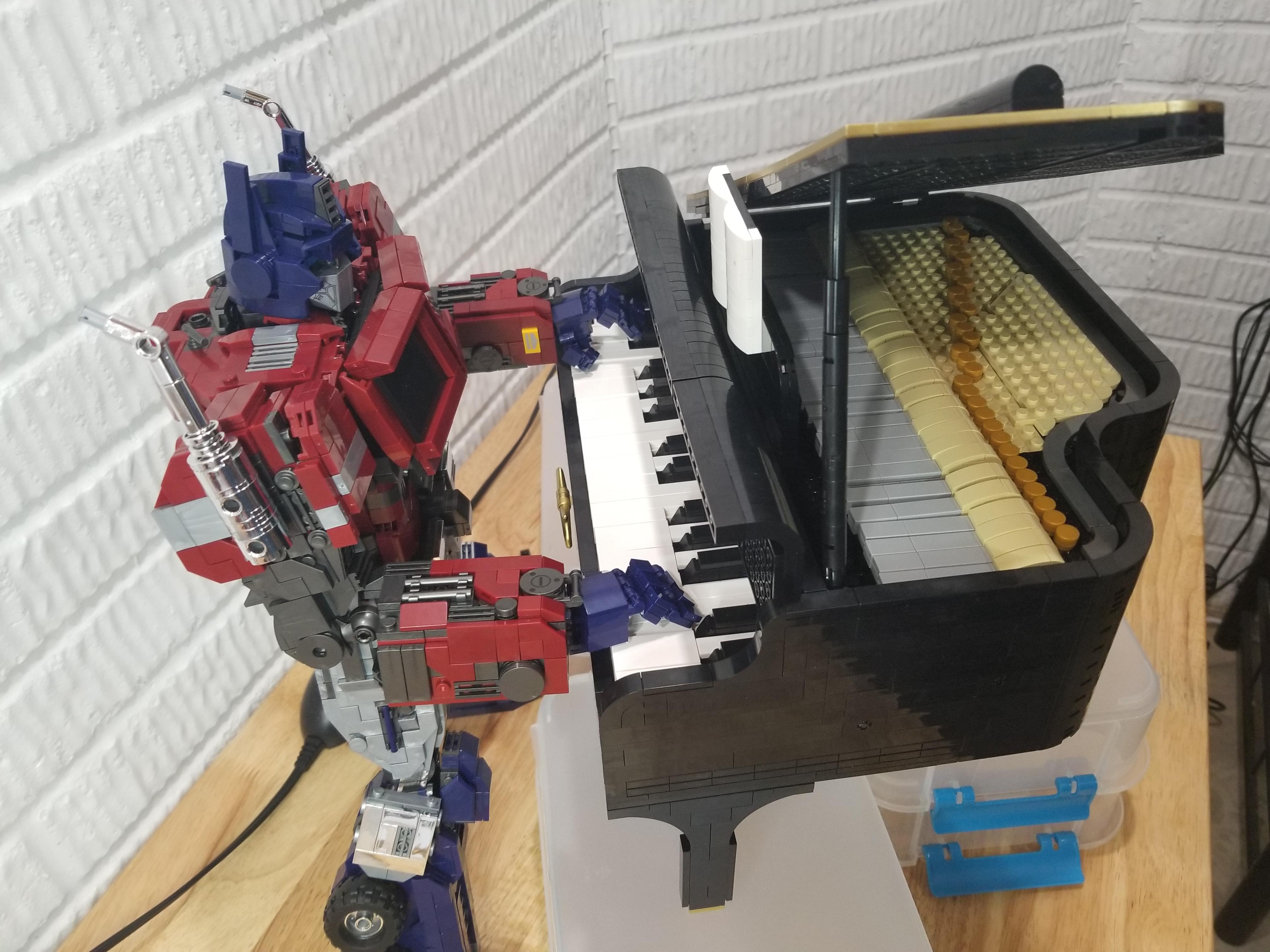 Piano man | Scrolller