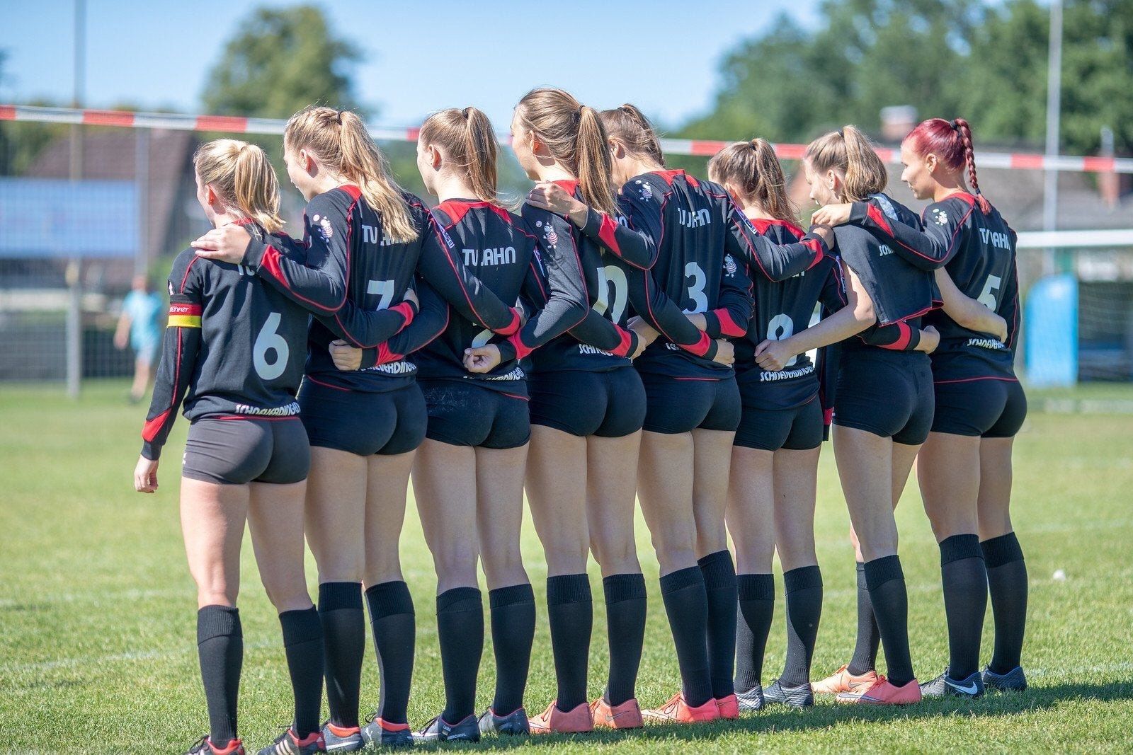 Pick your number, mine is 5 😉 (German fistball) | Scrolller