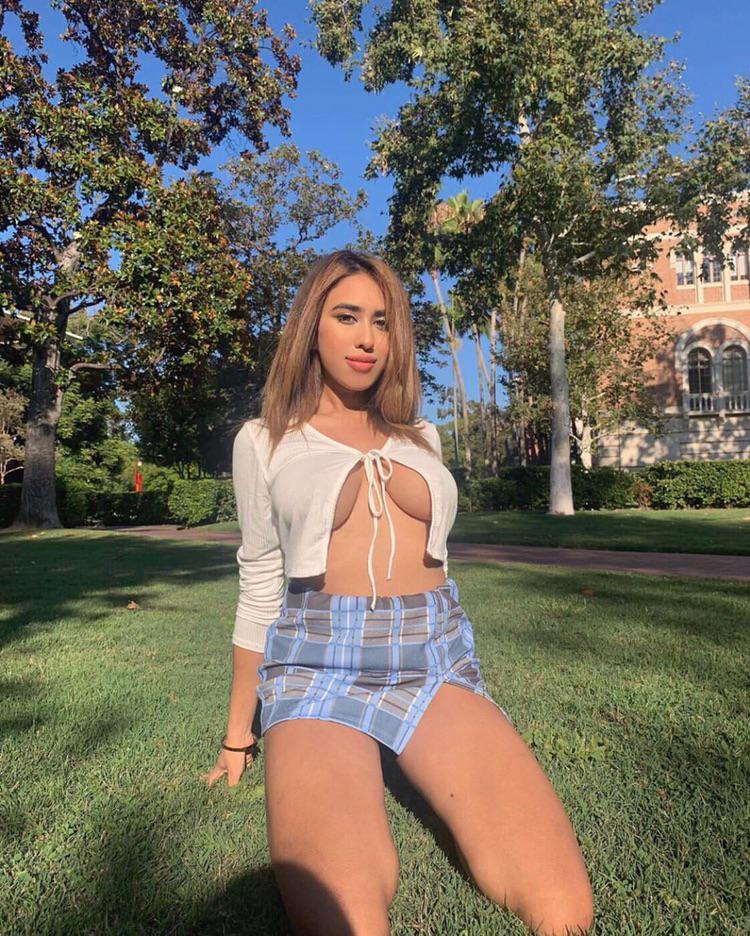 Picnic quickie 🔥🔥🔥 | Scrolller