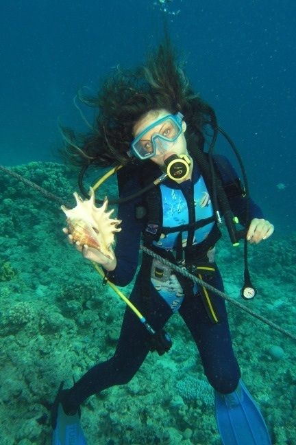 Piercing Eyes (x-post /r/GirlsInWetsuits) | Scrolller