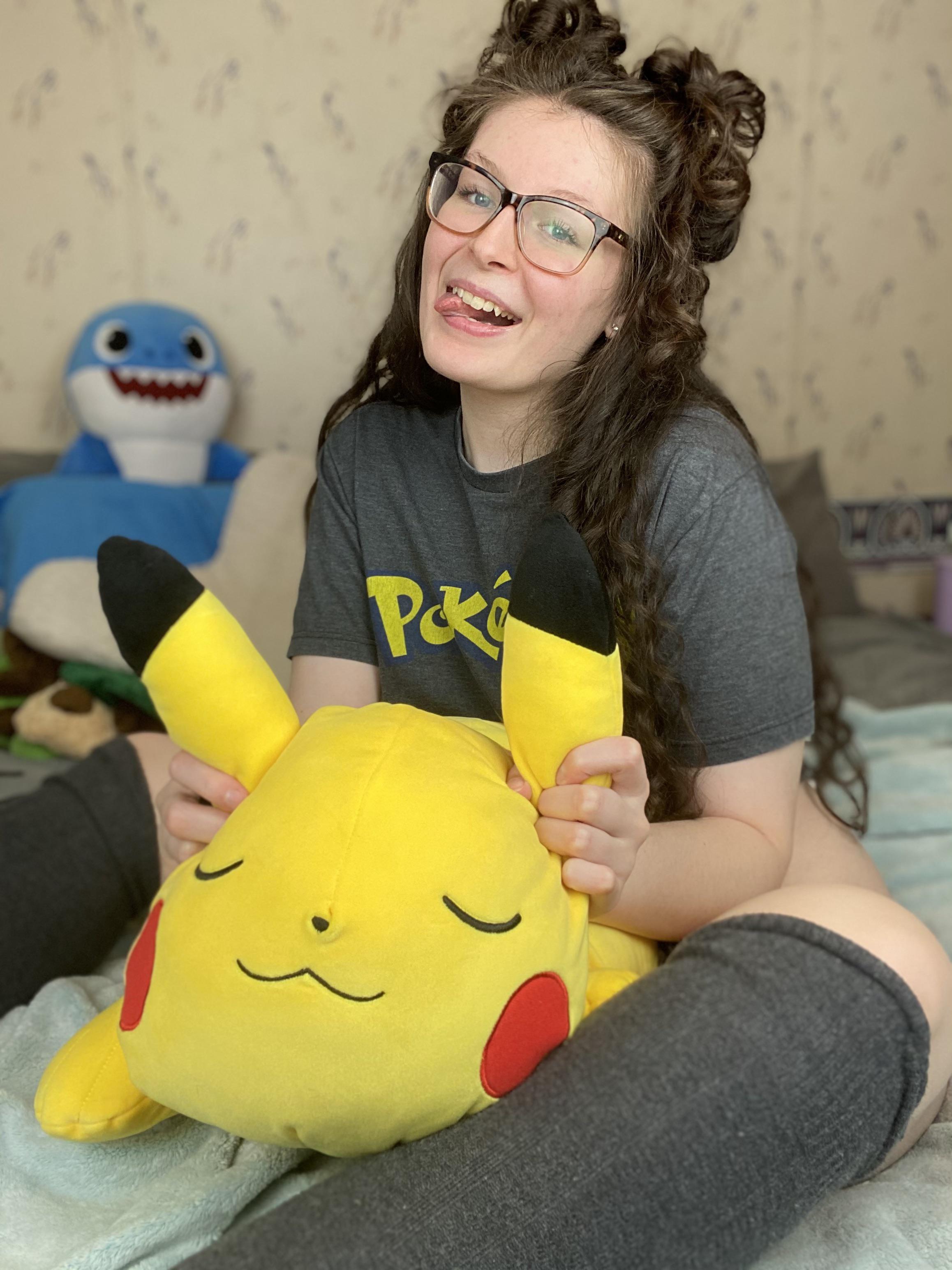 Pika says hiiiii💕 | Scrolller