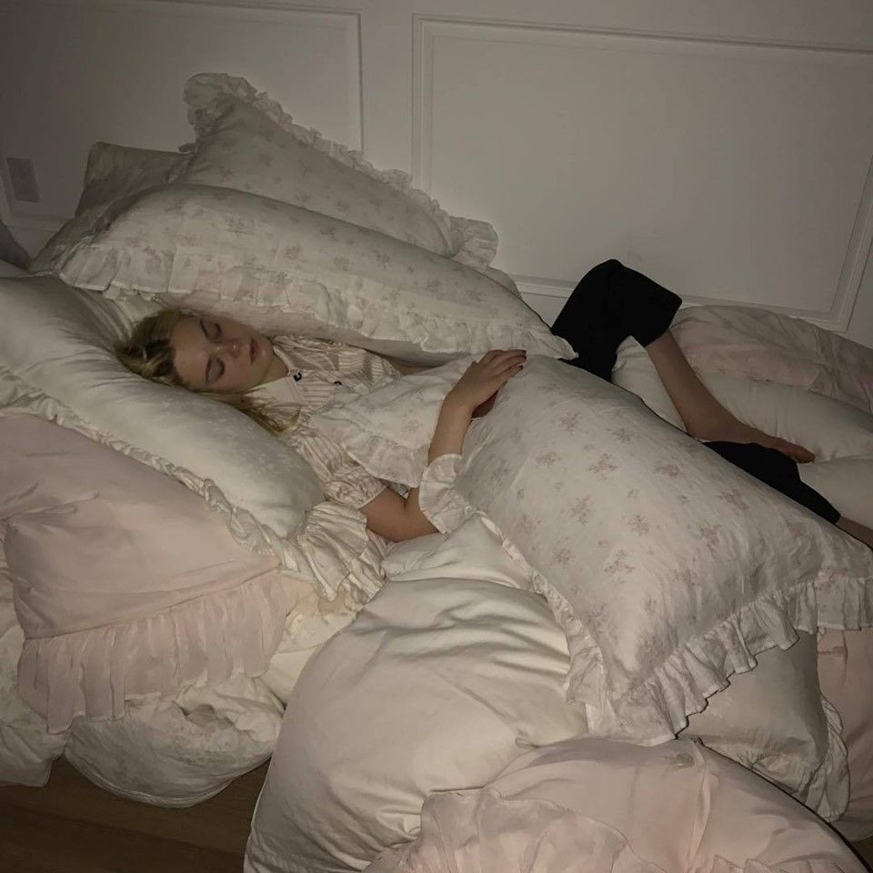 Pillow Pile | Scrolller