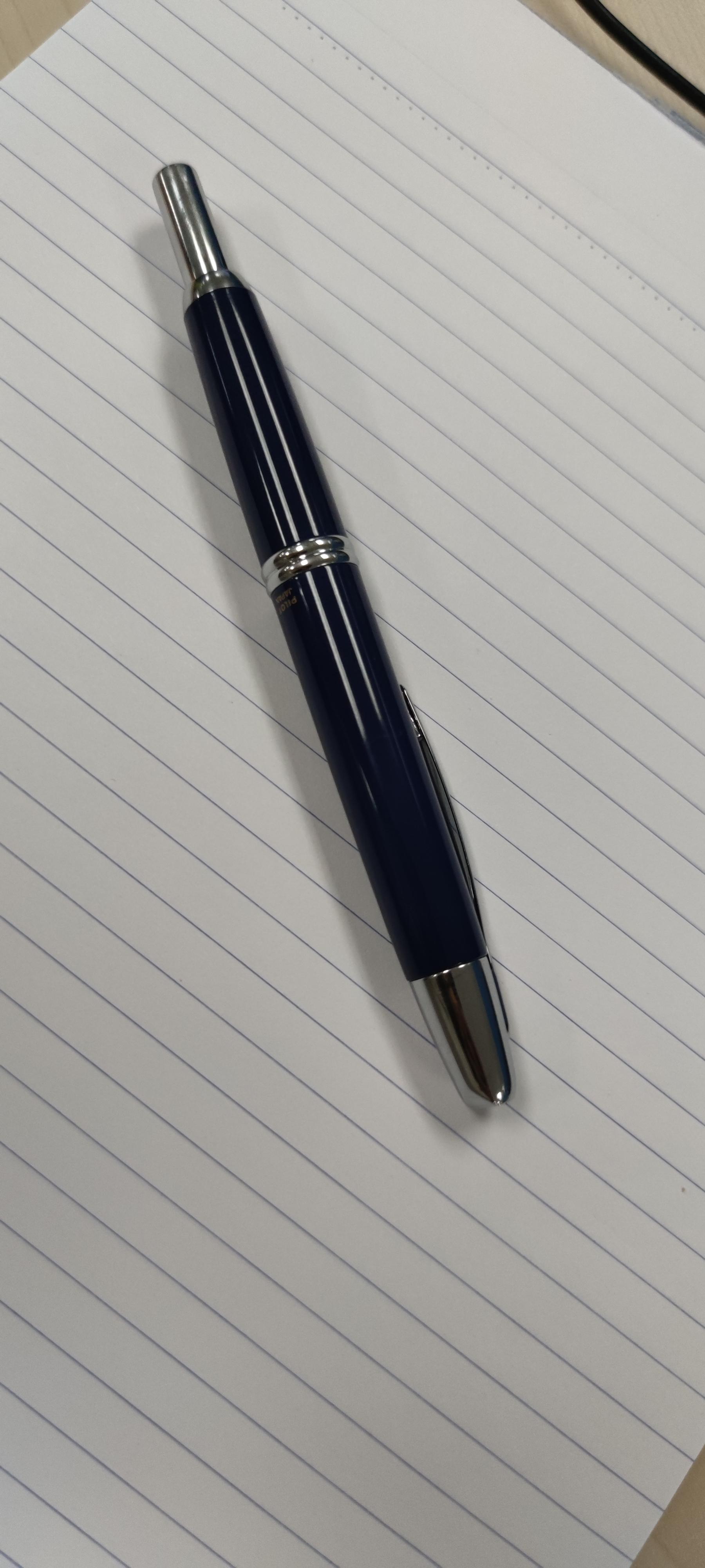 Pilot VP and a blank paper | Scrolller
