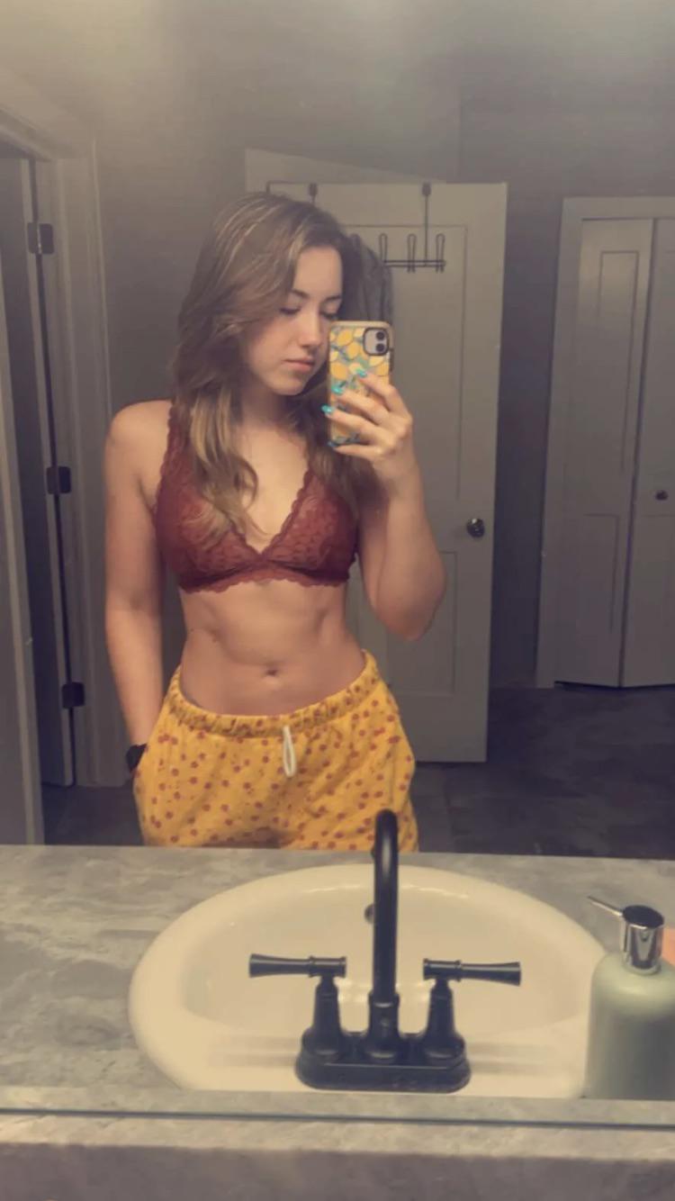 Pineapplebrat | Scrolller