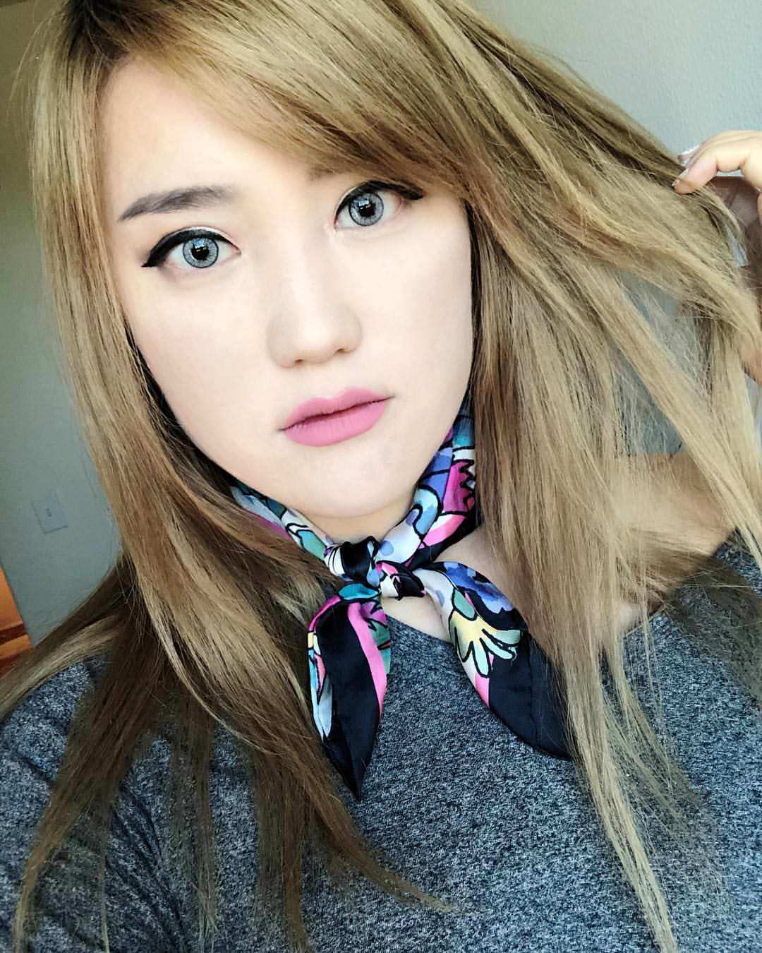 Pink lips | Scrolller