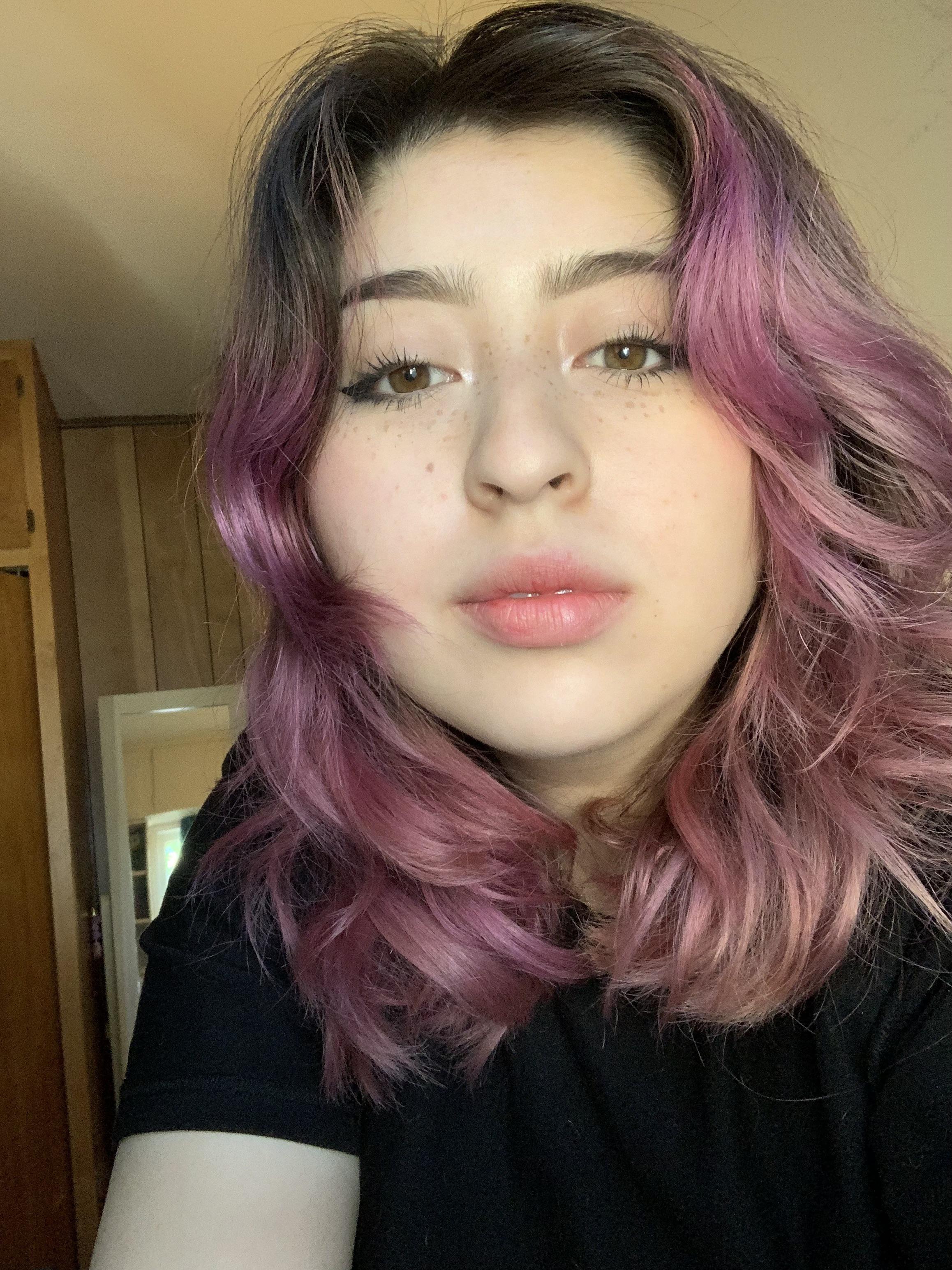 pinkie [f 21] | Scrolller