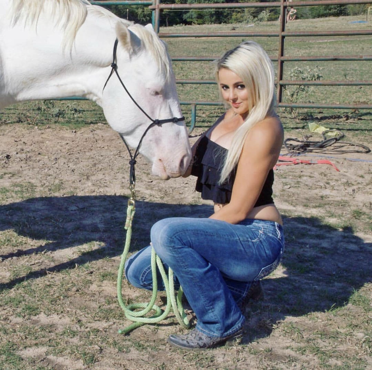 Platinum Cowgirl | Scrolller