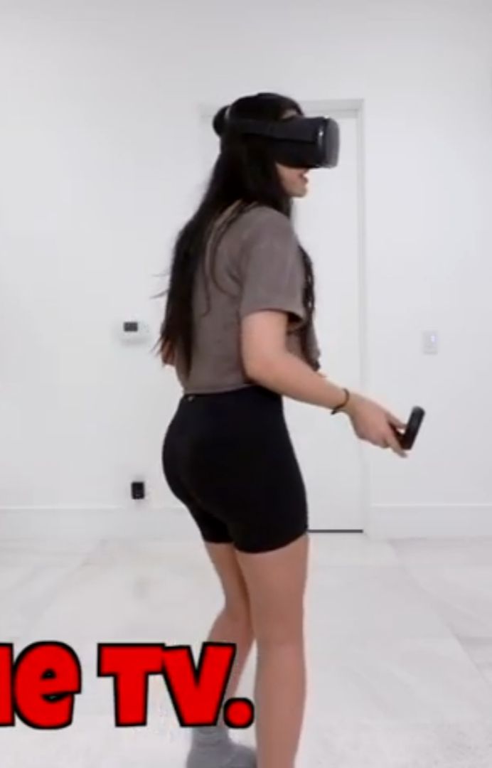 Playing VR | Scrolller