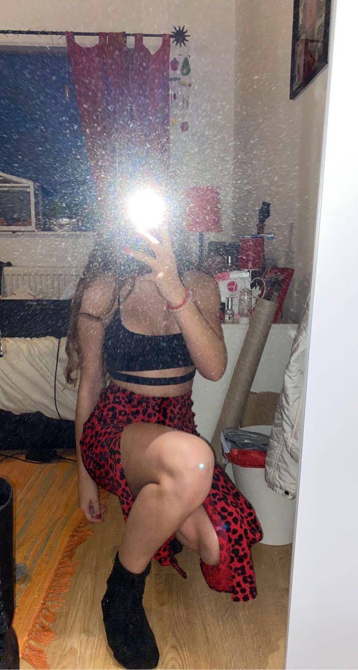 Please caption my gf, have loads of pics of her K I k hkfsti29044 | Scrolller