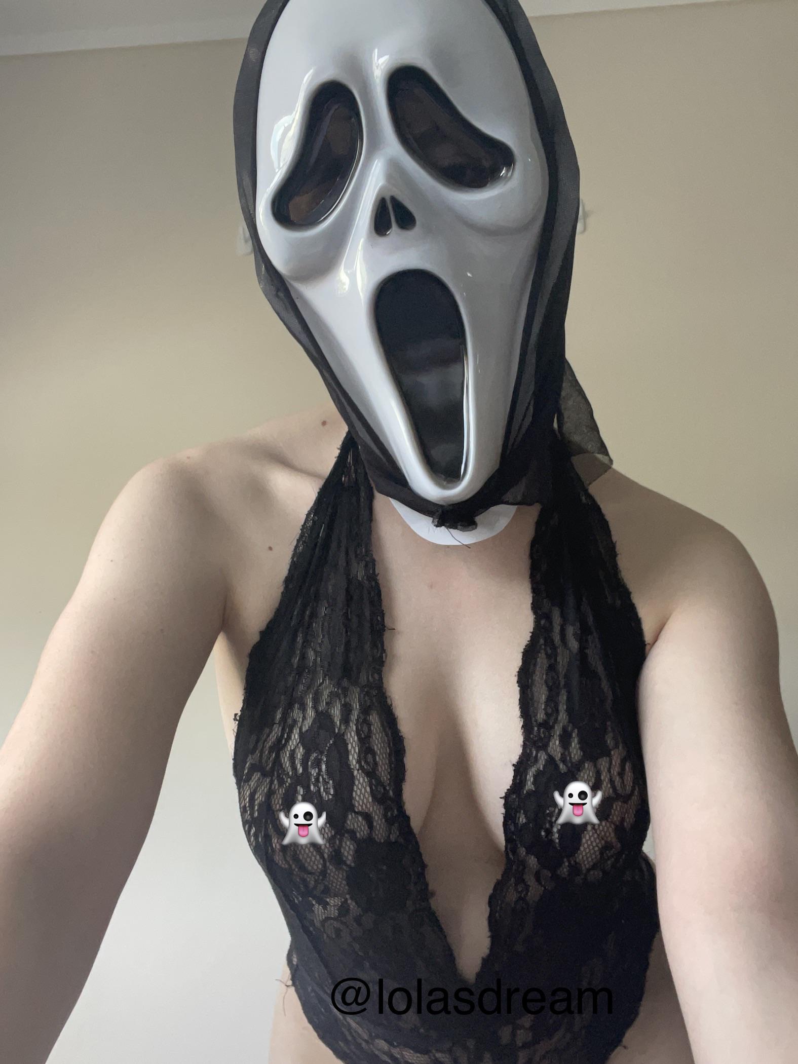 Please don’t kill me mr ghost face…. I wanna be in the sequel | Scrolller