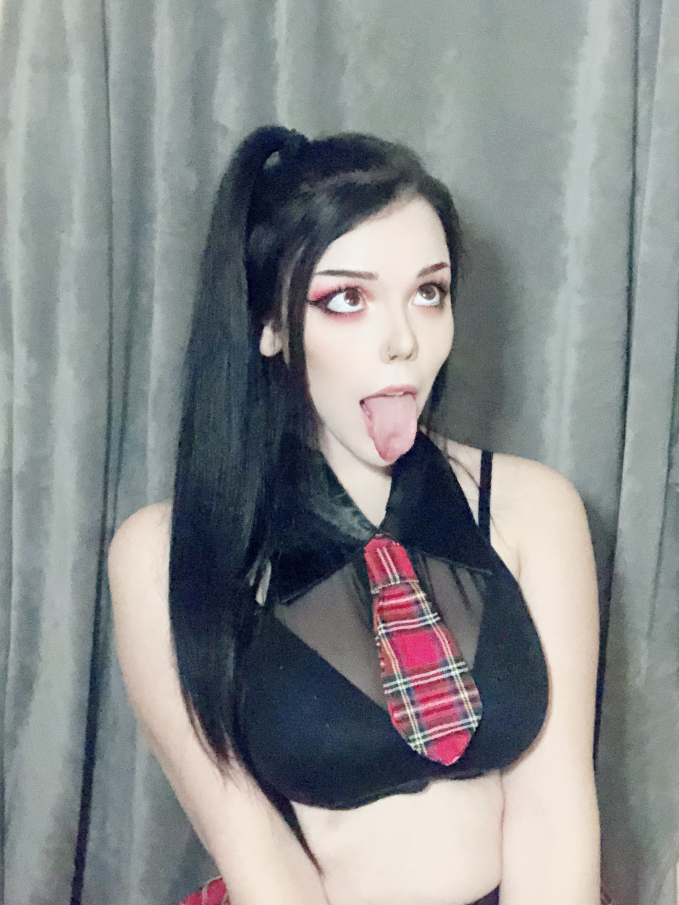 Please give it to me! 🥺🤭 | Scrolller