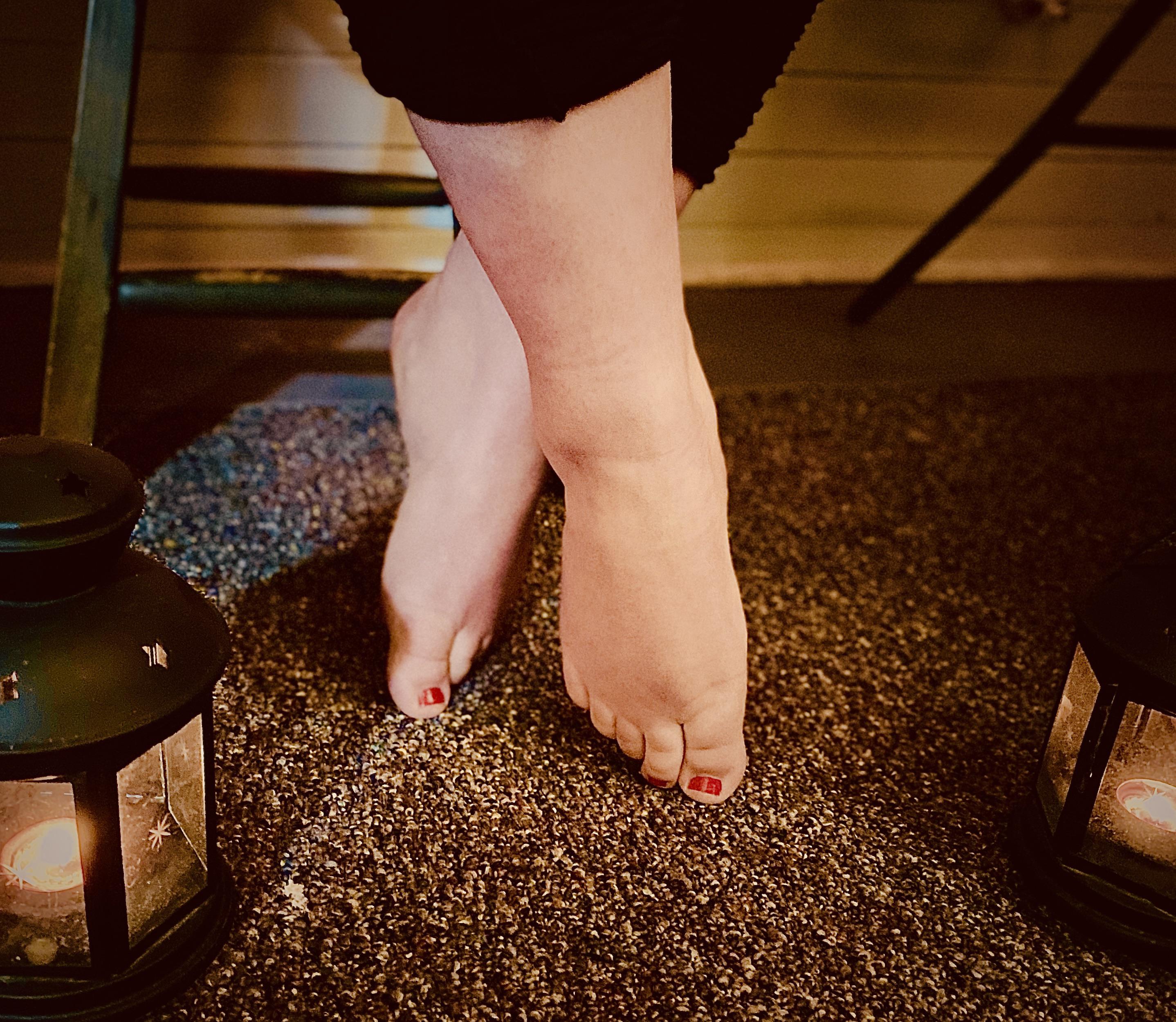 Please kiss my Autumn toes… 🥺 | Scrolller