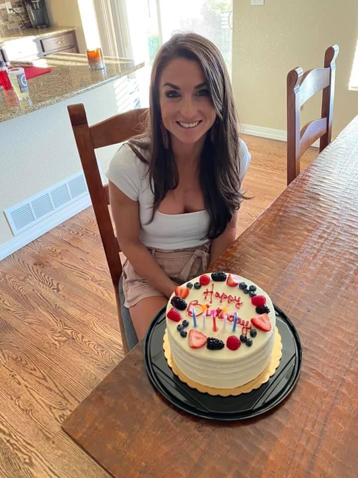 plow my mom while she eats her cake? | Scrolller