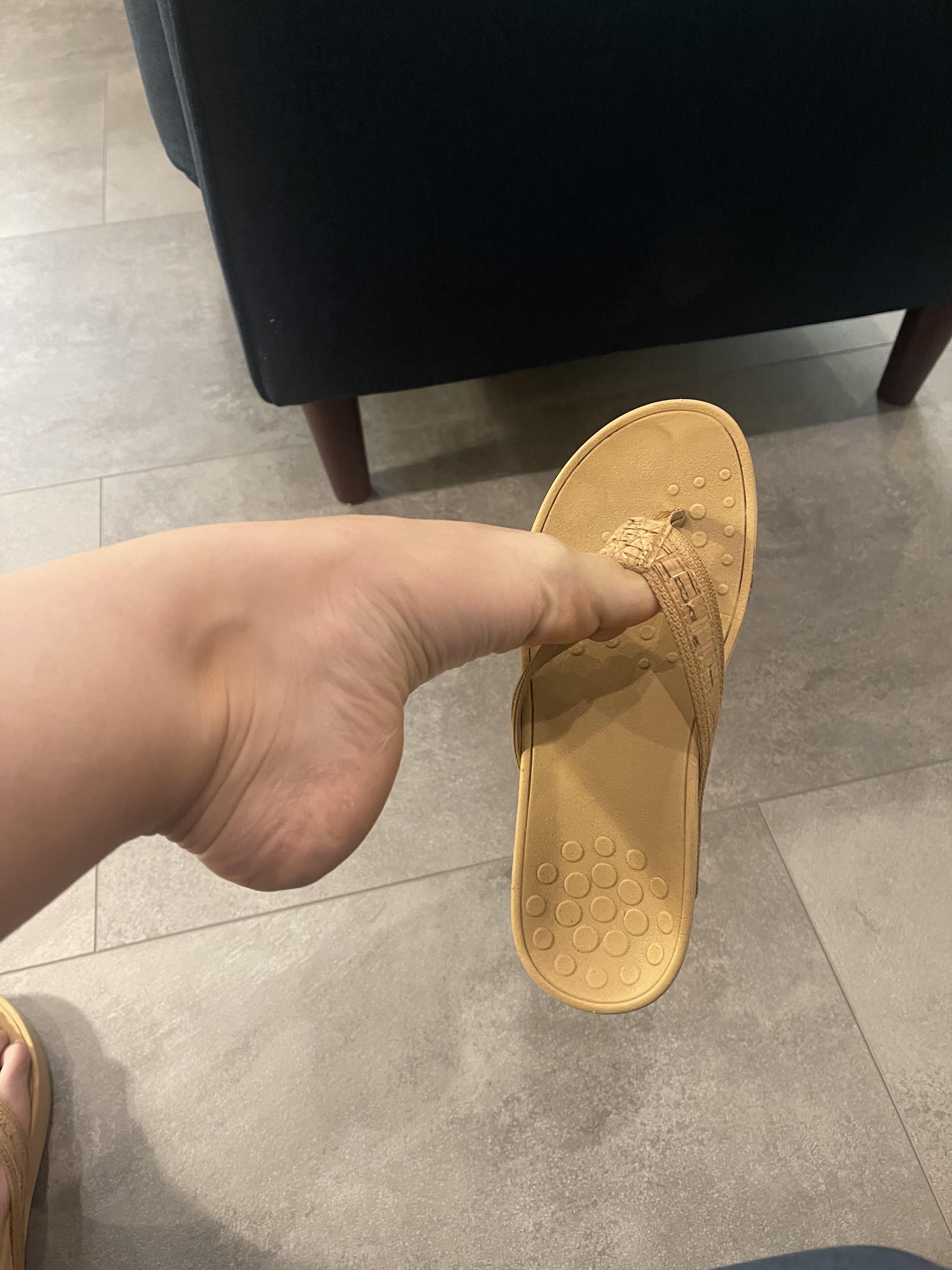 Pointed flip flop dangle! | Scrolller