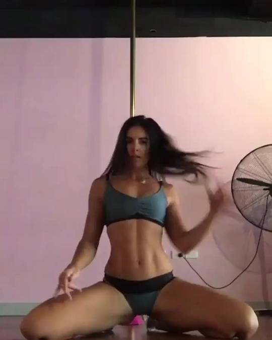 Pole dancer Michelle Shimmy doesn't forget the dance part | Scrolller
