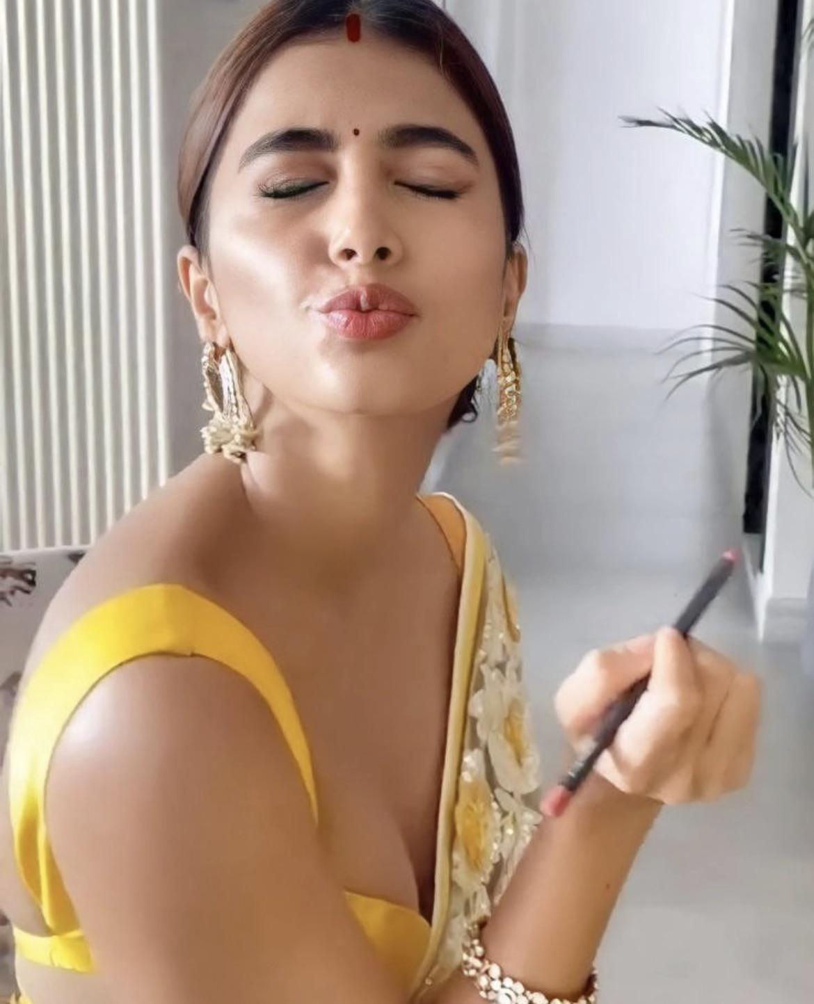 Pooja Hegde asking you to spray your white paint all over her | Scrolller